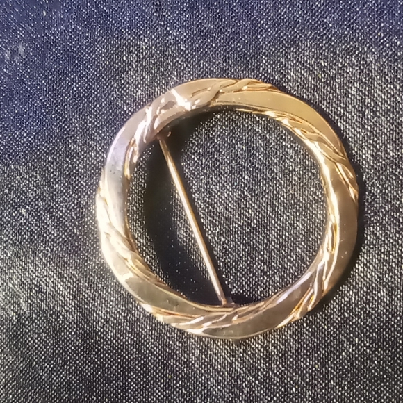 Monet | Jewelry | Vintage Gold Tone Monet Broochlabel Pin | Poshmark